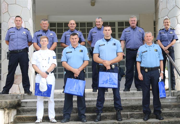 Policijska uprava splitsko-dalmatinska - Dodjela javnog priznanja ...